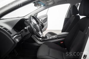 White Hyundai i40 2018 in Riga, with an engine capacity of 1.60 L and mileage of 161 thousand km for 8499 €, photo 8 on AUTOMOTO.COM.LV