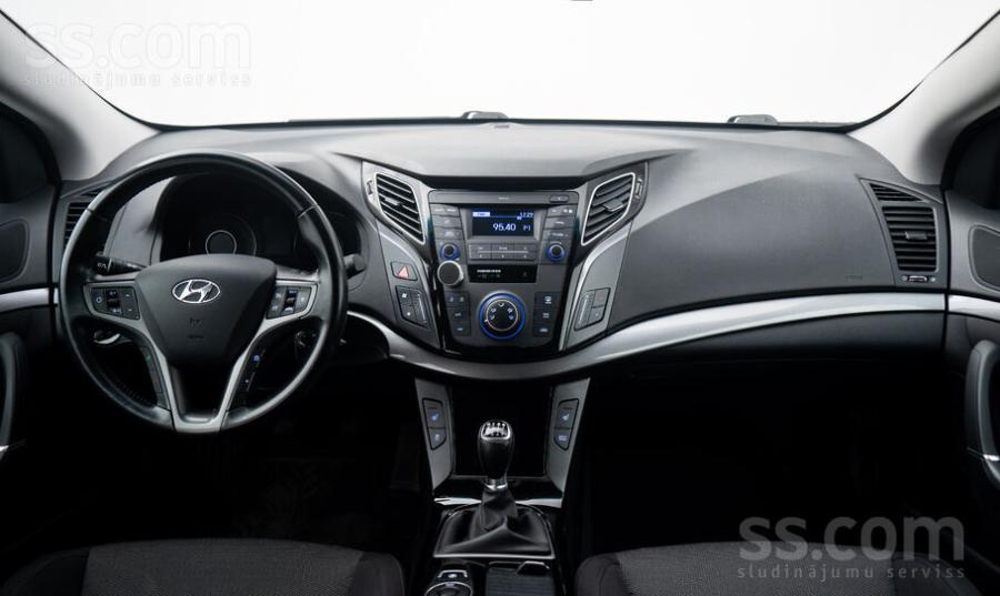 White Hyundai i40 2018 in Riga, with an engine capacity of 1.60 L and mileage of 161 thousand km for 8499 €, photo 13 on AUTOMOTO.COM.LV