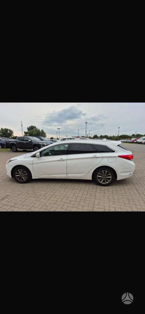 Balts Hyundai i40 2019 Kauņa, ar dzinēja tilpumu 1.69 L un nobraukumu 330 tūkst. km par 4900 €, foto  vietnē AUTOMOTO.COM.LV