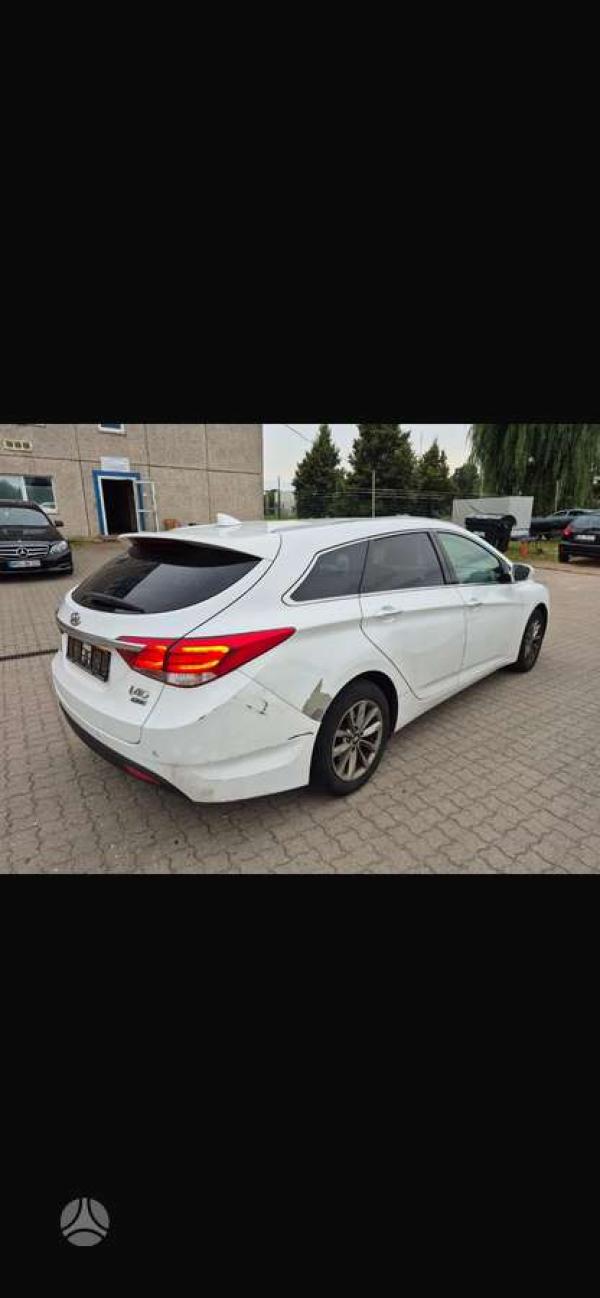 White Hyundai i40 2019 in Kaunas, with an engine capacity of 1.69 L and mileage of 330 thousand km for 4900 €, photo 4 on AUTOMOTO.COM.LV