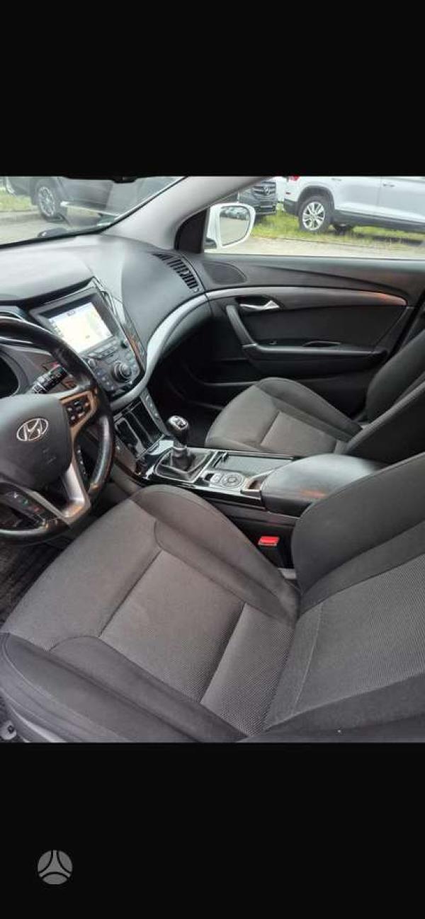White Hyundai i40 2019 in Kaunas, with an engine capacity of 1.69 L and mileage of 330 thousand km for 4900 €, photo 8 on AUTOMOTO.COM.LV