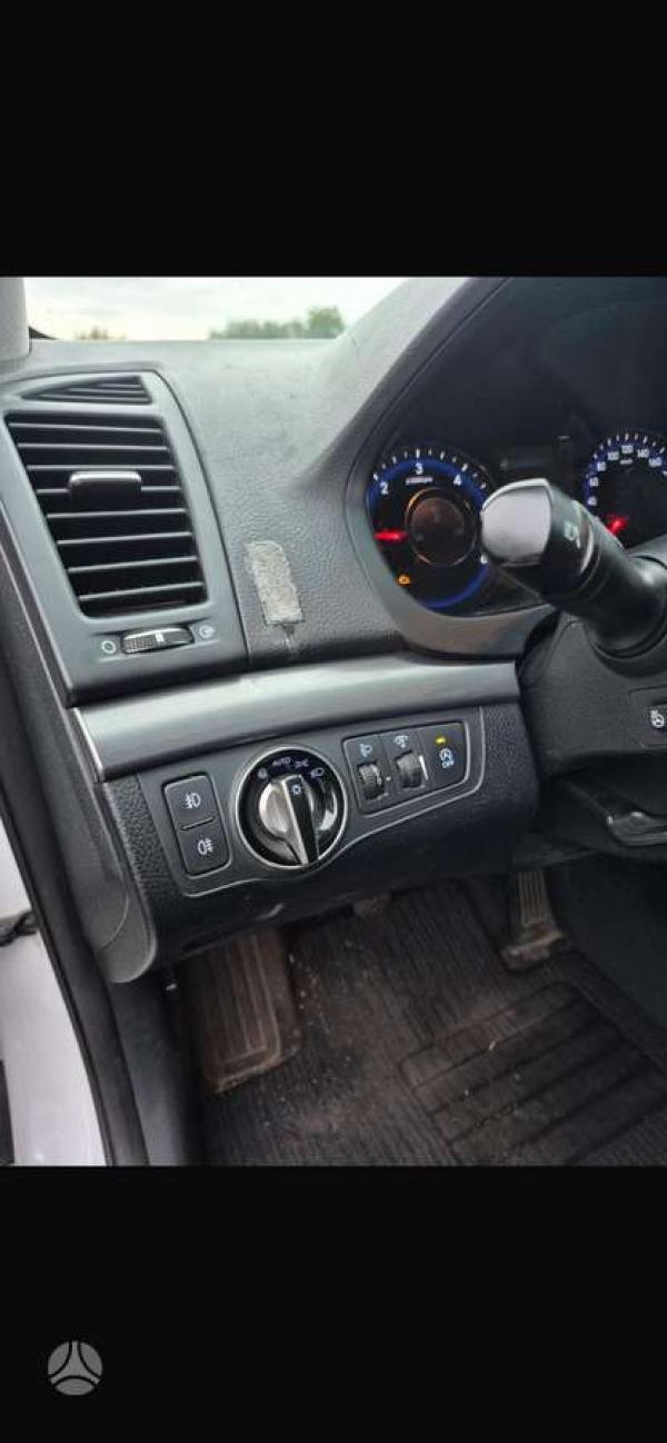 White Hyundai i40 2019 in Kaunas, with an engine capacity of 1.69 L and mileage of 330 thousand km for 4900 €, photo 9 on AUTOMOTO.COM.LV