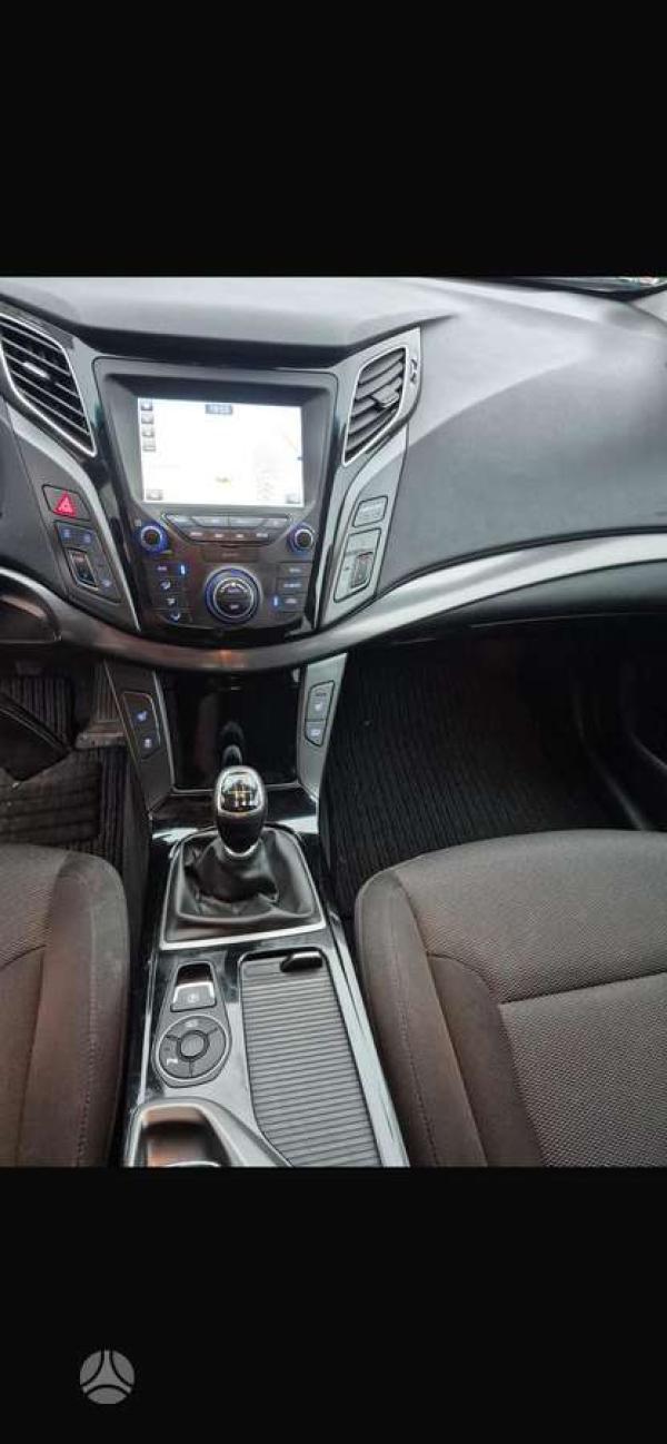 White Hyundai i40 2019 in Kaunas, with an engine capacity of 1.69 L and mileage of 330 thousand km for 4900 €, photo 10 on AUTOMOTO.COM.LV