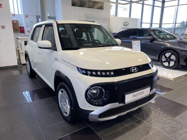 White Hyundai Inster 2026 in Vilnius, with an engine capacity of 0.00 L and mileage of 0 thousand km for 26299 €, photo 1 on AUTOMOTO.COM.LV