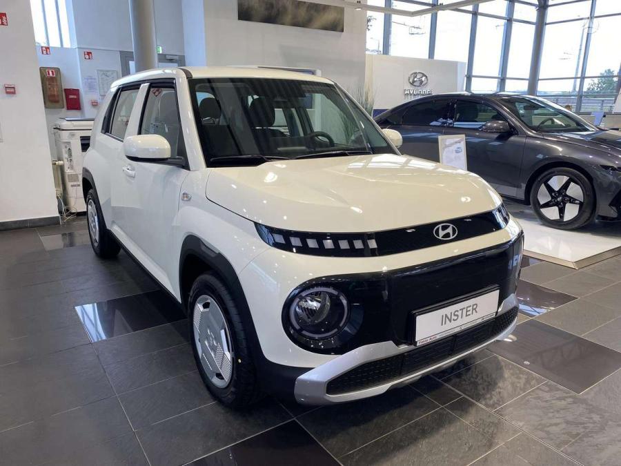 White Hyundai Inster 2026 in Vilnius, with an engine capacity of 0.00 L and mileage of 0 thousand km for 26299 €, photo 1 on AUTOMOTO.COM.LV