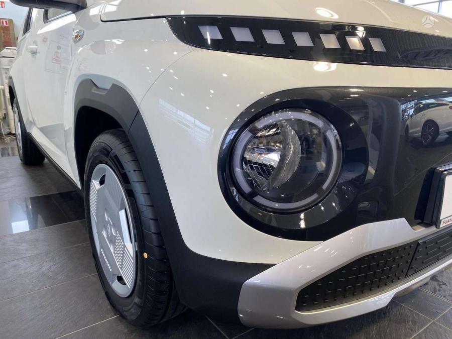 White Hyundai Inster 2026 in Vilnius, with an engine capacity of 0.00 L and mileage of 0 thousand km for 26299 €, photo 3 on AUTOMOTO.COM.LV