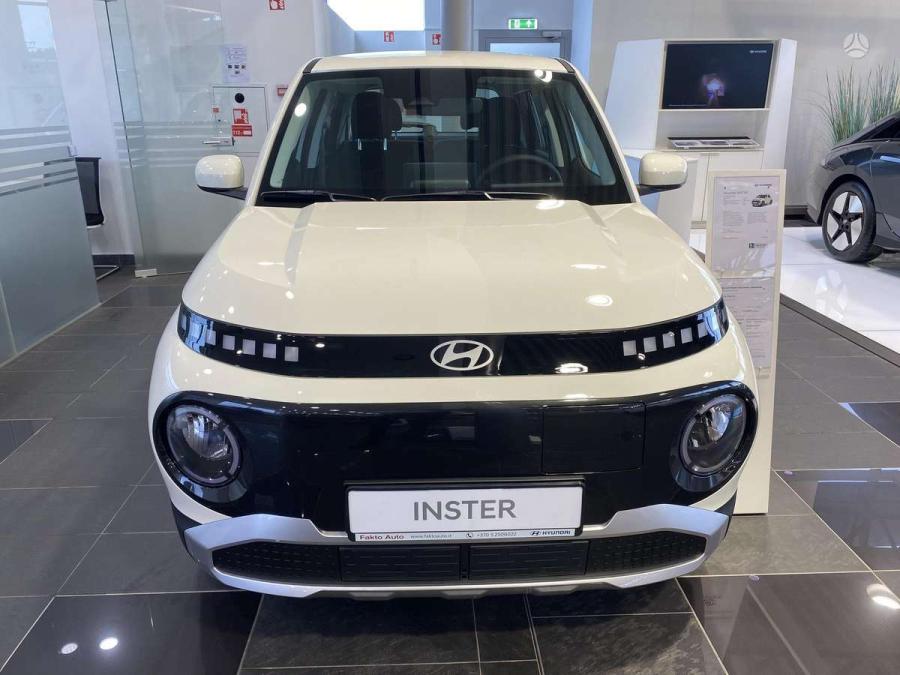 White Hyundai Inster 2026 in Vilnius, with an engine capacity of 0.00 L and mileage of 0 thousand km for 26299 €, photo 4 on AUTOMOTO.COM.LV
