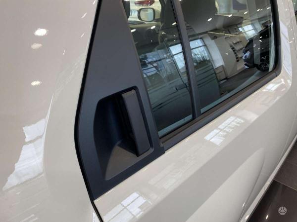 White Hyundai Inster 2026 in Vilnius, with an engine capacity of 0.00 L and mileage of 0 thousand km for 26299 €, photo 7 on AUTOMOTO.COM.LV