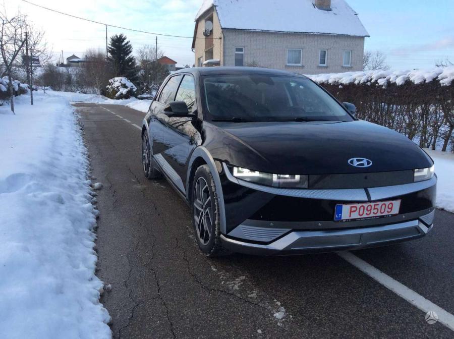 Melns Hyundai Ioniq 5 2022 Telšiai, ar dzinēja tilpumu 0.00 L un nobraukumu 38 tūkst. km par 28499 €, foto 3 vietnē AUTOMOTO.COM.LV