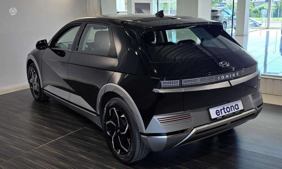 Melns Hyundai Ioniq 5 2022 Šauļi, ar dzinēja tilpumu 0.00 L un nobraukumu 71 tūkst. km par 25700 €, foto 4 vietnē AUTOMOTO.COM.LV