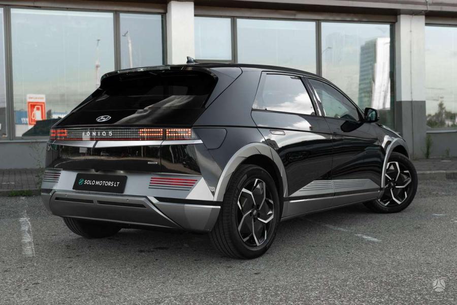Black Hyundai Ioniq 5 2022 in Vilnius, with an engine capacity of 0.00 L and mileage of 71 thousand km for 25500 €, photo 7 on AUTOMOTO.COM.LV