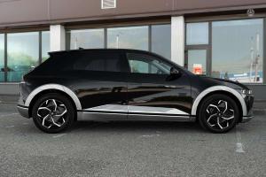 Black Hyundai Ioniq 5 2022 in Vilnius, with an engine capacity of 0.00 L and mileage of 71 thousand km for 25500 €, photo 8 on AUTOMOTO.COM.LV