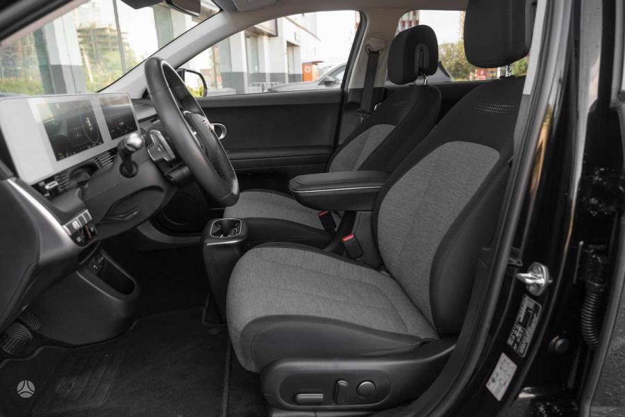 Black Hyundai Ioniq 5 2022 in Vilnius, with an engine capacity of 0.00 L and mileage of 71 thousand km for 25500 €, photo 10 on AUTOMOTO.COM.LV