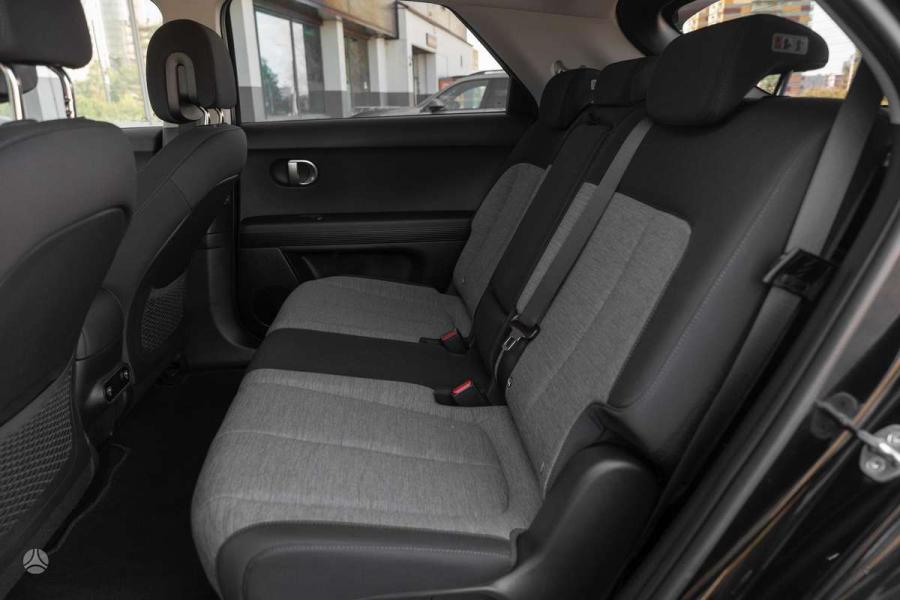Black Hyundai Ioniq 5 2022 in Vilnius, with an engine capacity of 0.00 L and mileage of 71 thousand km for 25500 €, photo 11 on AUTOMOTO.COM.LV