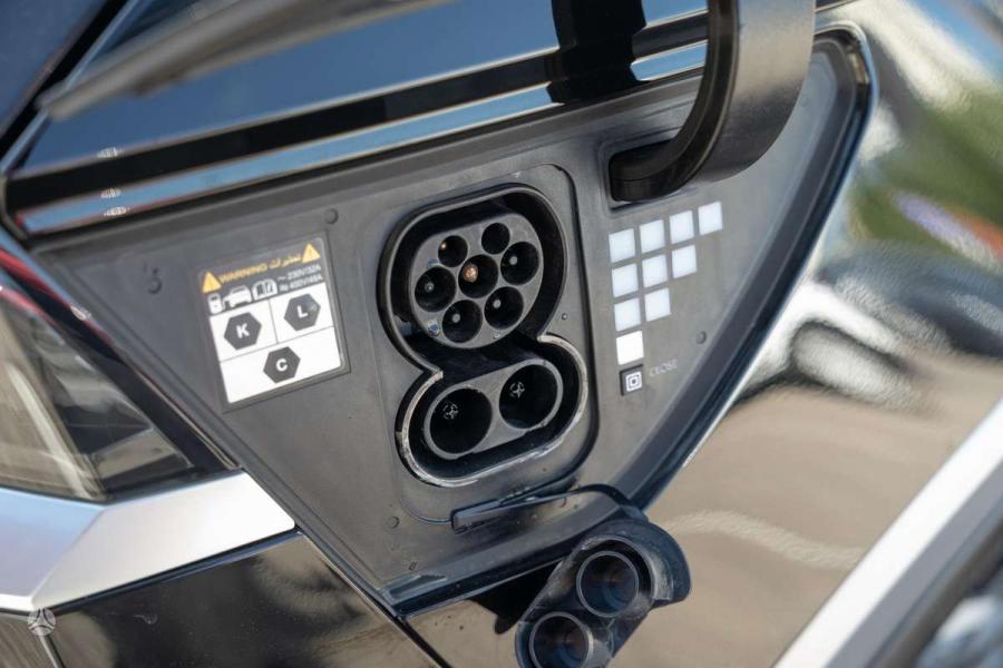 Black Hyundai Ioniq 5 2022 in Vilnius, with an engine capacity of 0.00 L and mileage of 71 thousand km for 25500 €, photo 26 on AUTOMOTO.COM.LV