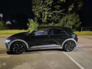 Melns Hyundai Ioniq 5 2022 Viļņa, ar dzinēja tilpumu 0.00 L un nobraukumu 94 tūkst. km par 30499 €, foto  vietnē AUTOMOTO.COM.LV