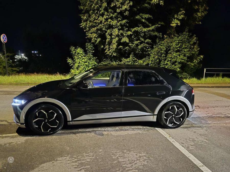 Black Hyundai Ioniq 5 2022 in Vilnius, with an engine capacity of 0.00 L and mileage of 94 thousand km for 30499 €, photo 1 on AUTOMOTO.COM.LV
