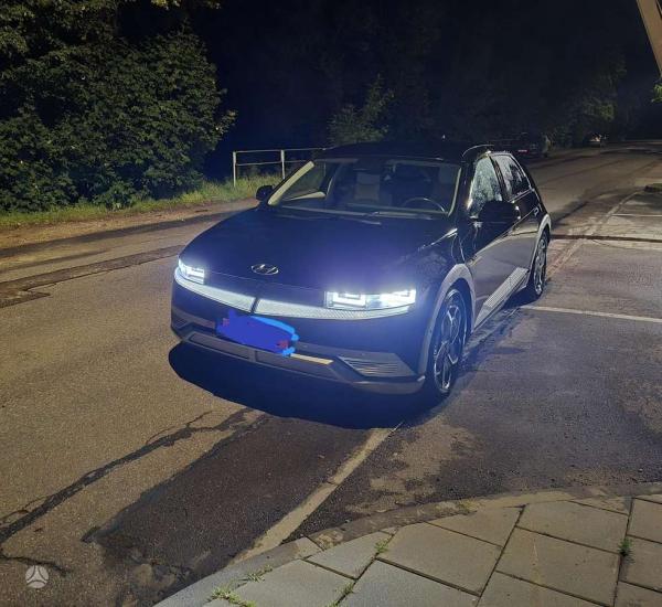 Melns Hyundai Ioniq 5 2022 Viļņa, ar dzinēja tilpumu 0.00 L un nobraukumu 94 tūkst. km par 30499 €, foto 2 vietnē AUTOMOTO.COM.LV