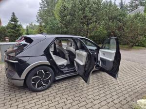 Black Hyundai Ioniq 5 2022 in Vilnius, with an engine capacity of 0.00 L and mileage of 94 thousand km for 30499 €, photo 7 on AUTOMOTO.COM.LV