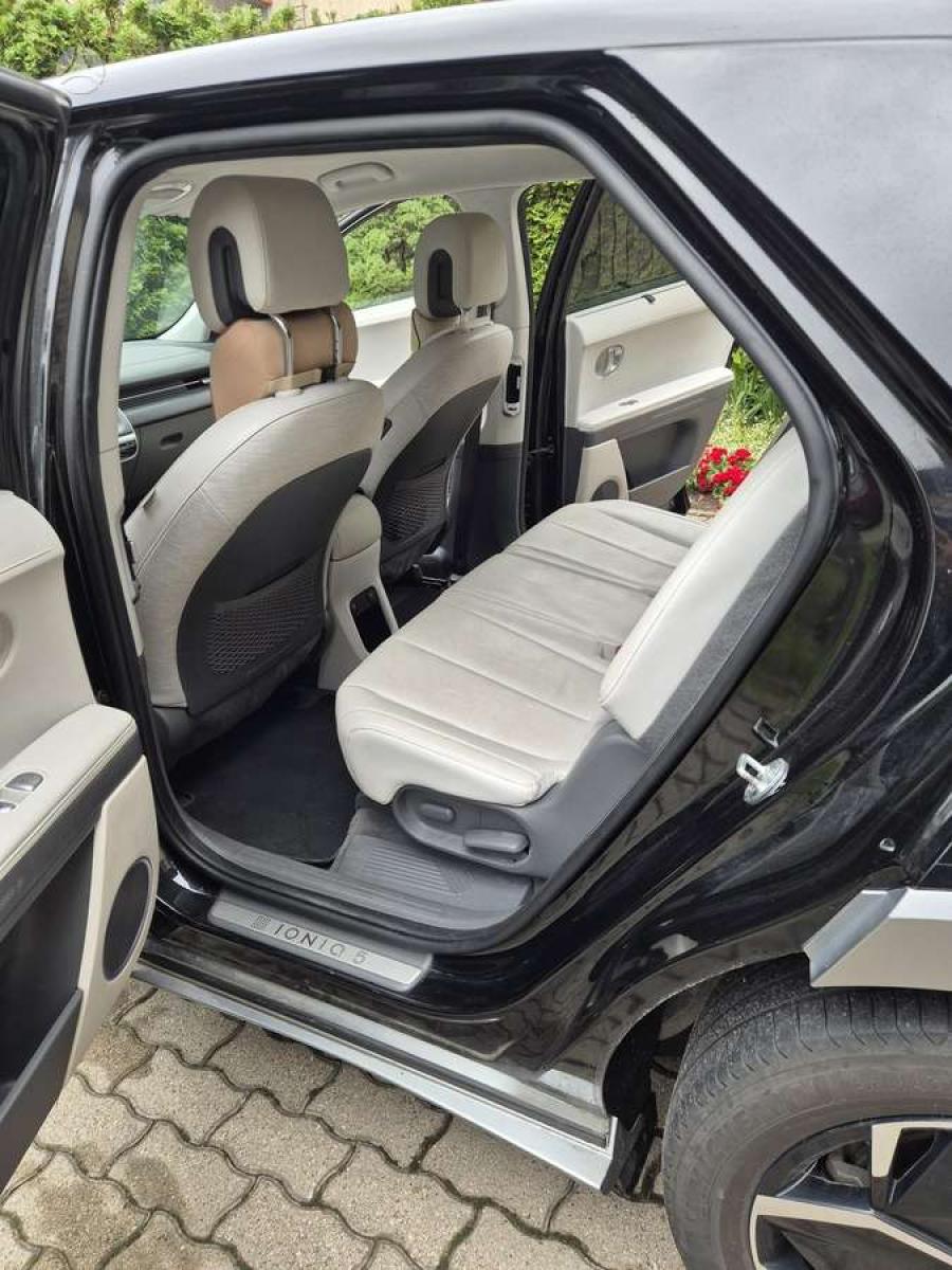 Black Hyundai Ioniq 5 2022 in Vilnius, with an engine capacity of 0.00 L and mileage of 94 thousand km for 30499 €, photo 8 on AUTOMOTO.COM.LV