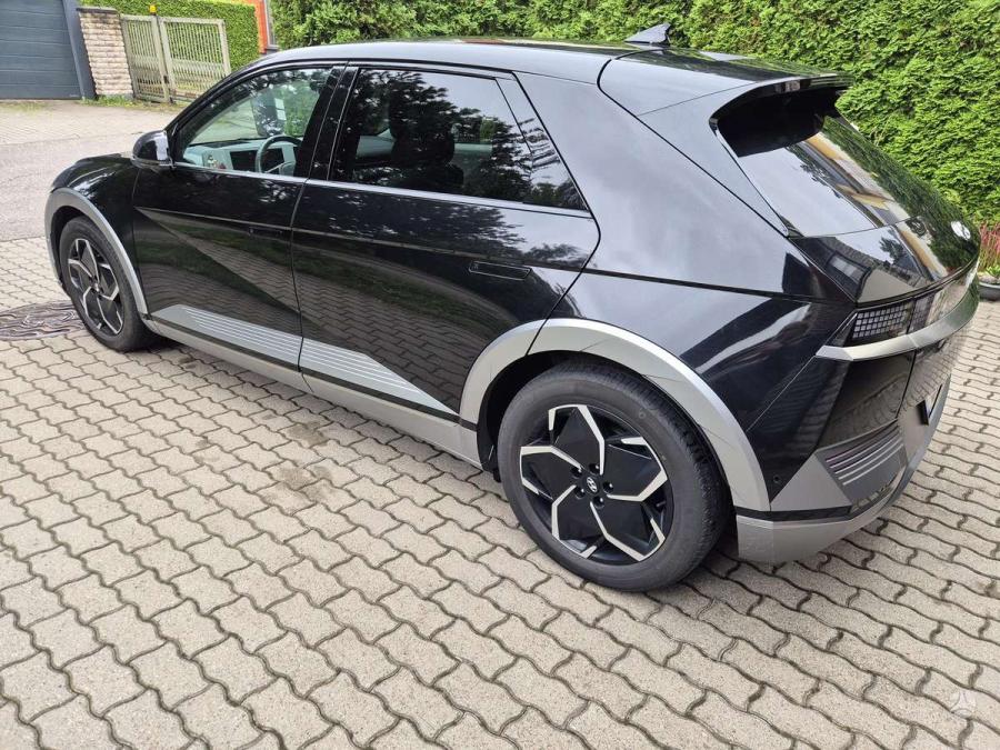 Black Hyundai Ioniq 5 2022 in Vilnius, with an engine capacity of 0.00 L and mileage of 94 thousand km for 30499 €, photo 13 on AUTOMOTO.COM.LV