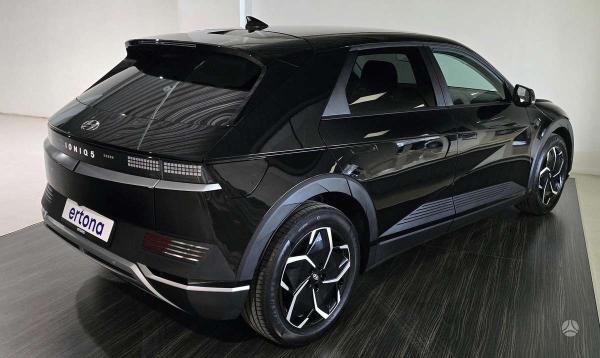 Черный Хендай Ioniq 5 2023 в Шяуляй, объемом двигателя 0.00 л и пробегом 83 тыс. км за 27800 €, фото 4 на AUTOMOTO.COM.LV