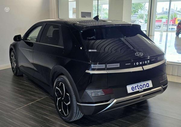 Черный Хендай Ioniq 5 2023 в Шяуляй, объемом двигателя 0.00 л и пробегом 83 тыс. км за 27800 €, фото 5 на AUTOMOTO.COM.LV