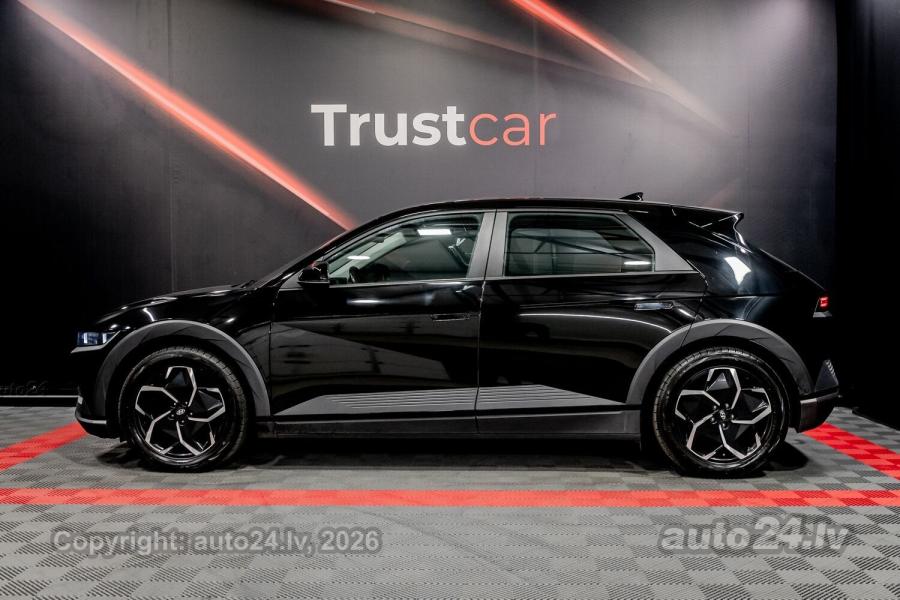 Black Hyundai Ioniq 5 2021 in Parnu, with an engine capacity of 0.00 L and mileage of 276 thousand km for 19999 €, photo 5 on AUTOMOTO.COM.LV