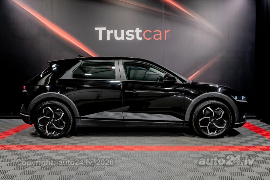 Black Hyundai Ioniq 5 2021 in Parnu, with an engine capacity of 0.00 L and mileage of 276 thousand km for 19999 €, photo 11 on AUTOMOTO.COM.LV