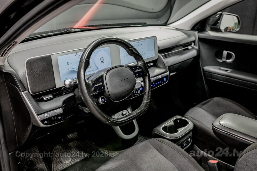 Black Hyundai Ioniq 5 2021 in Parnu, with an engine capacity of 0.00 L and mileage of 276 thousand km for 19999 €, photo 15 on AUTOMOTO.COM.LV