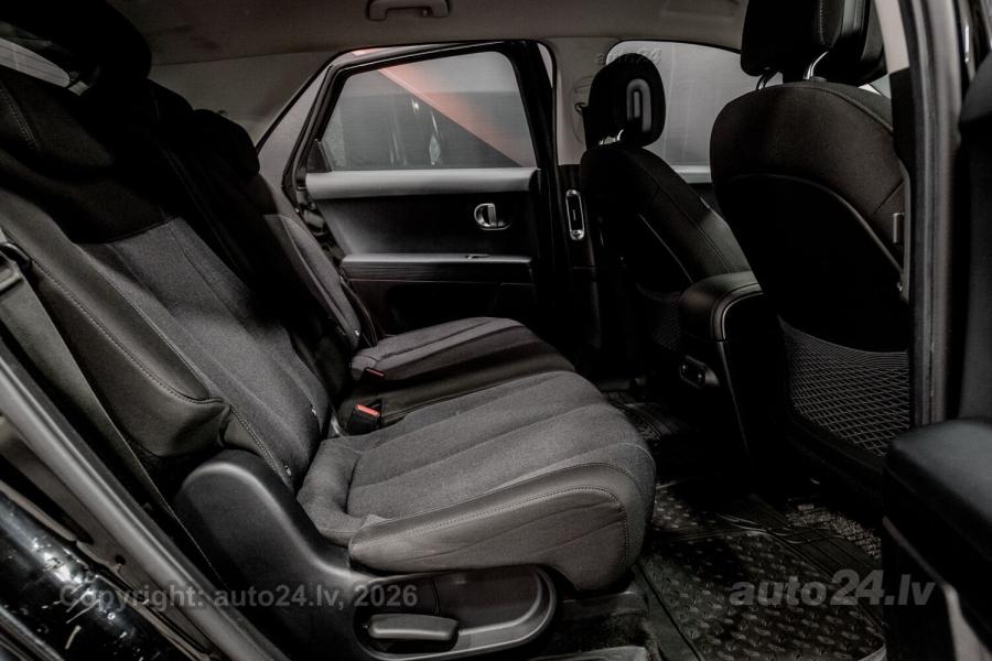 Black Hyundai Ioniq 5 2021 in Parnu, with an engine capacity of 0.00 L and mileage of 276 thousand km for 19999 €, photo 28 on AUTOMOTO.COM.LV