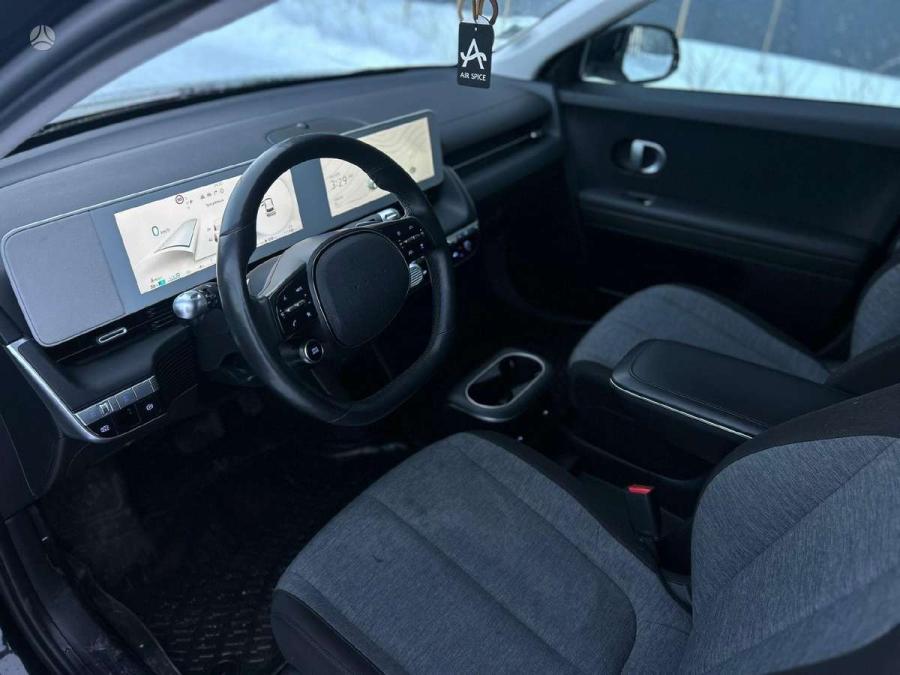 Black Hyundai Ioniq 5 2022 in Vilnius, with an engine capacity of 0.00 L and mileage of 112 thousand km for 21500 €, photo 6 on AUTOMOTO.COM.LV