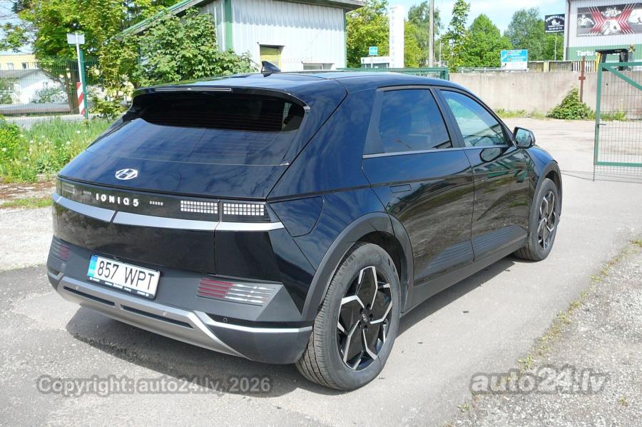 Black Hyundai Ioniq 5 2023 in Johvi, with an engine capacity of 0.00 L and mileage of 72 thousand km for 29990 €, photo 3 on AUTOMOTO.COM.LV