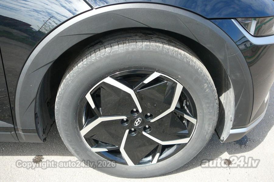 Black Hyundai Ioniq 5 2023 in Johvi, with an engine capacity of 0.00 L and mileage of 72 thousand km for 29990 €, photo 7 on AUTOMOTO.COM.LV