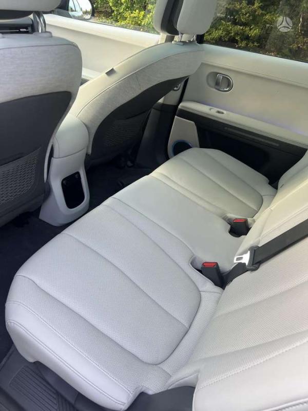 Black Hyundai Ioniq 5 2023 in Kaunas, with an engine capacity of 0.00 L and mileage of 81 thousand km for 29000 €, photo 10 on AUTOMOTO.COM.LV
