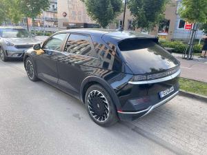 Black Hyundai Ioniq 5 2024 in Vilnius, with an engine capacity of 0.00 L and mileage of 16 thousand km for 24999 €, photo 4 on AUTOMOTO.COM.LV