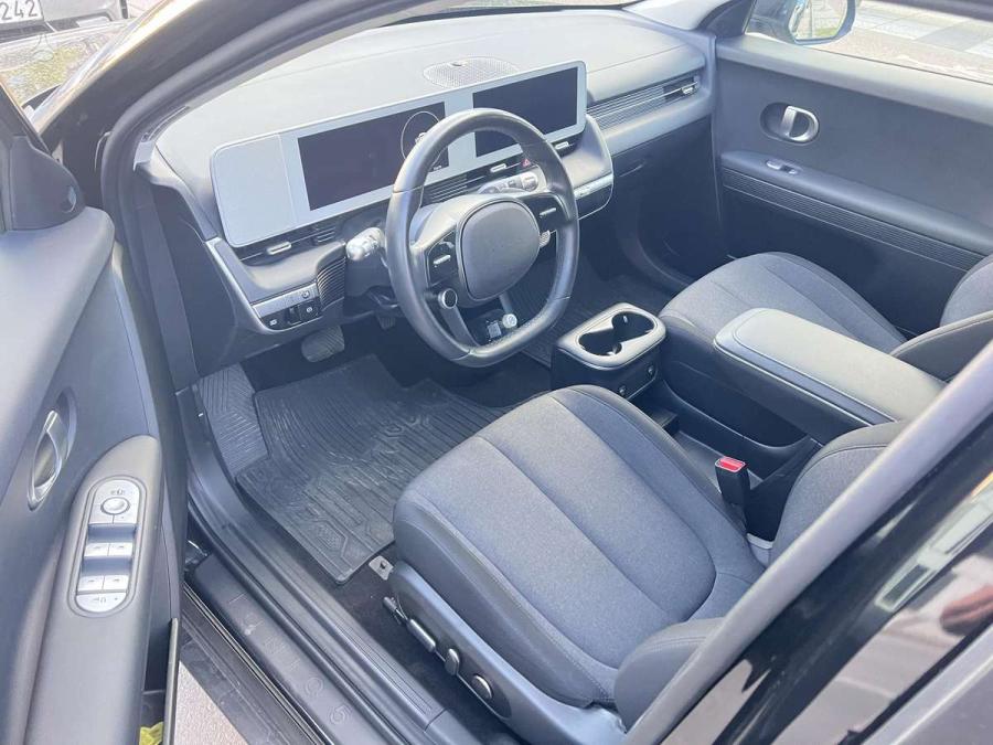 Black Hyundai Ioniq 5 2024 in Vilnius, with an engine capacity of 0.00 L and mileage of 16 thousand km for 24999 €, photo 9 on AUTOMOTO.COM.LV