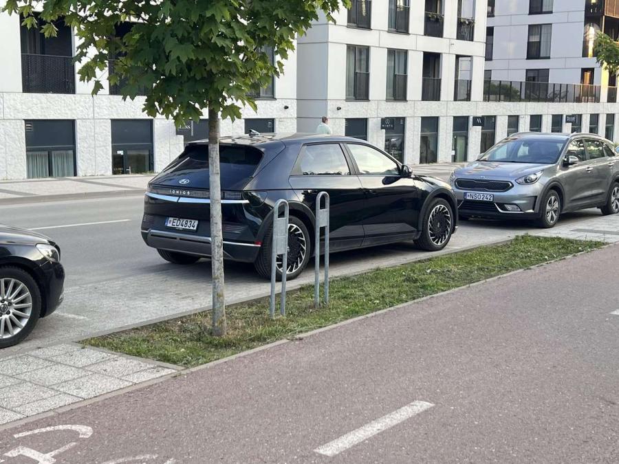 Black Hyundai Ioniq 5 2024 in Vilnius, with an engine capacity of 0.00 L and mileage of 16 thousand km for 24999 €, photo 11 on AUTOMOTO.COM.LV