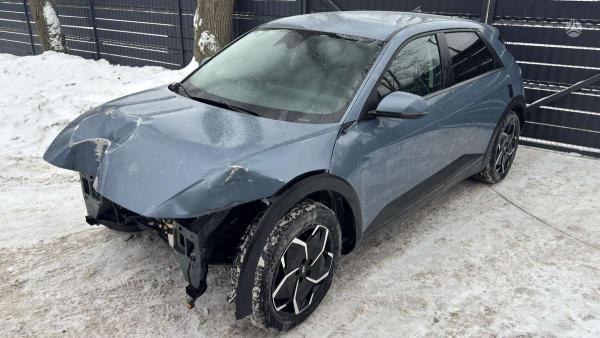 Blue Hyundai Ioniq 5 2023 in Jonava, with an engine capacity of 0.00 L and mileage of 80 thousand km for 14000 €, photo 1 on AUTOMOTO.COM.LV