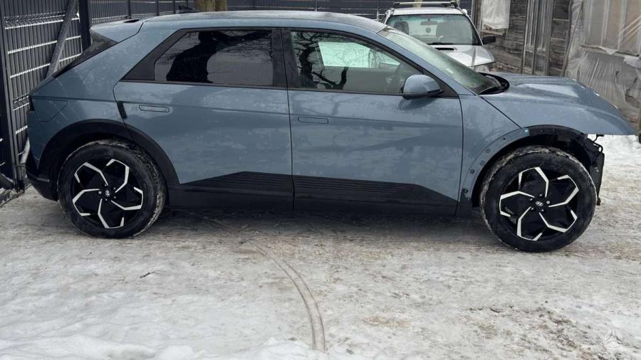 Zils Hyundai Ioniq 5 2023 Jonava, ar dzinēja tilpumu 0.00 L un nobraukumu 80 tūkst. km par 14000 €, foto 4 vietnē AUTOMOTO.COM.LV