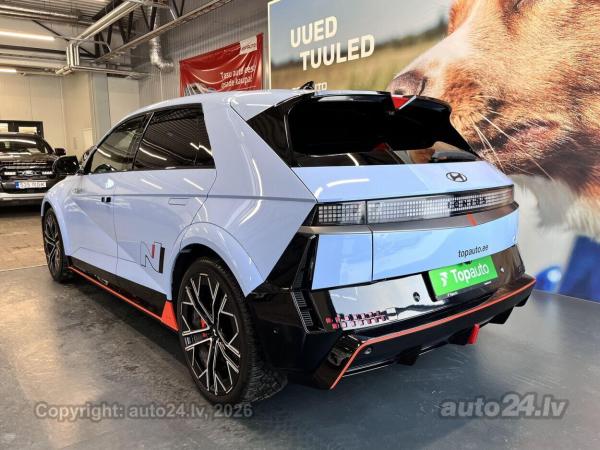 Zils Hyundai Ioniq 5 2024 Tallina, ar dzinēja tilpumu 0.00 L un nobraukumu 18 tūkst. km par 68990 €, foto 3 vietnē AUTOMOTO.COM.LV