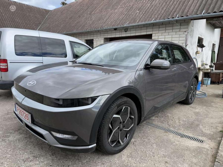 Grey Hyundai Ioniq 5 2021 in Vilnius, with an engine capacity of 0.00 L and mileage of 15 thousand km for 24900 €, photo 2 on AUTOMOTO.COM.LV