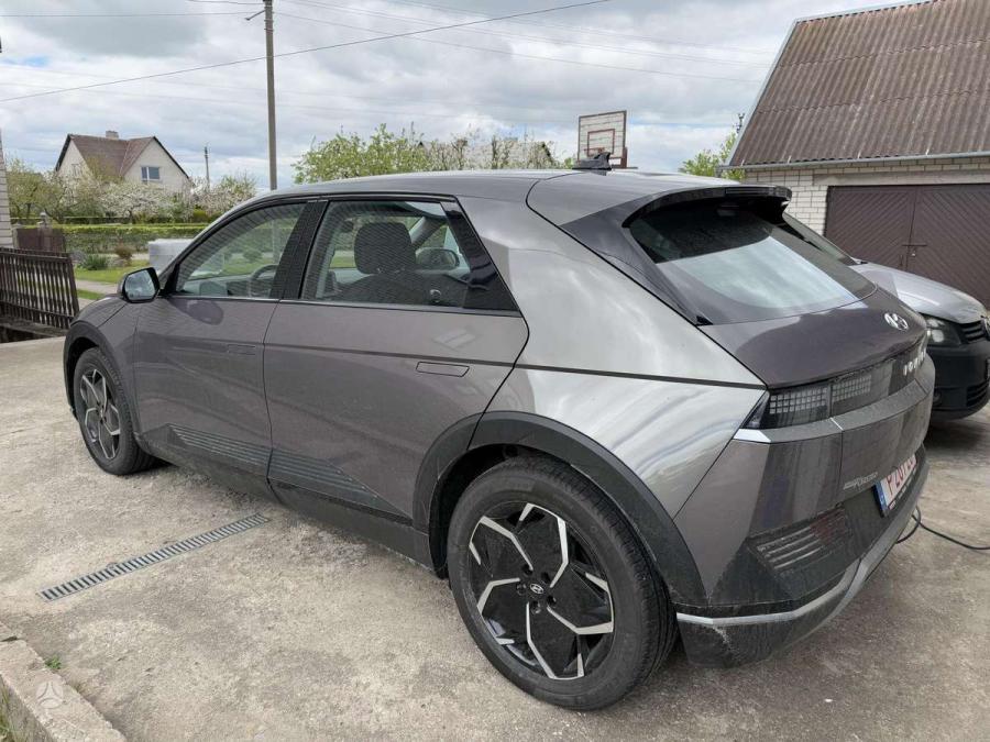 Grey Hyundai Ioniq 5 2021 in Vilnius, with an engine capacity of 0.00 L and mileage of 15 thousand km for 24900 €, photo 4 on AUTOMOTO.COM.LV