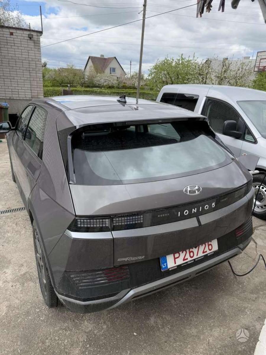 Grey Hyundai Ioniq 5 2021 in Vilnius, with an engine capacity of 0.00 L and mileage of 15 thousand km for 24900 €, photo 5 on AUTOMOTO.COM.LV