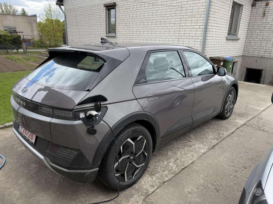 Grey Hyundai Ioniq 5 2021 in Vilnius, with an engine capacity of 0.00 L and mileage of 15 thousand km for 24900 €, photo 6 on AUTOMOTO.COM.LV