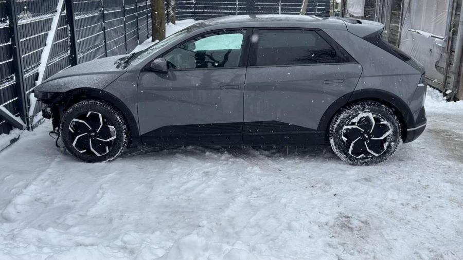Grey Hyundai Ioniq 5 2021 in Jonava, with an engine capacity of 0.00 L and mileage of 60 thousand km for 16200 €, photo 4 on AUTOMOTO.COM.LV