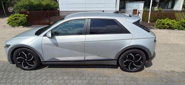 Grey Hyundai Ioniq 5 2021 in Kaunas, with an engine capacity of 0.00 L and mileage of 110 thousand km for 24000 €, photo 2 on AUTOMOTO.COM.LV