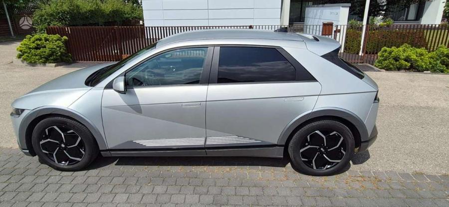 Pelēks Hyundai Ioniq 5 2021 Kauņa, ar dzinēja tilpumu 0.00 L un nobraukumu 110 tūkst. km par 24000 €, foto 3 vietnē AUTOMOTO.COM.LV
