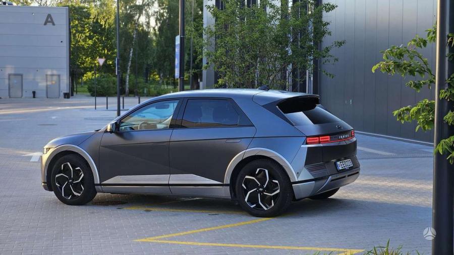 Grey Hyundai Ioniq 5 2022 in Vilnius, with an engine capacity of 0.00 L and mileage of 73 thousand km for 26350 €, photo 6 on AUTOMOTO.COM.LV