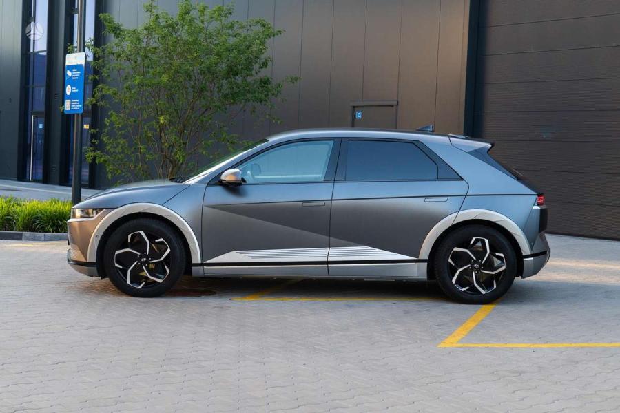 Grey Hyundai Ioniq 5 2022 in Vilnius, with an engine capacity of 0.00 L and mileage of 73 thousand km for 26350 €, photo 11 on AUTOMOTO.COM.LV